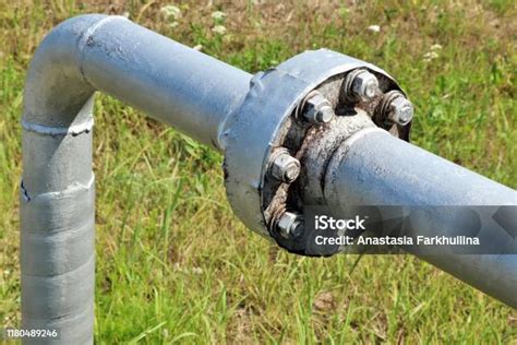 제품 운송을 위한 플랜지 및 볼트가 있는 공정 파이프라인 0명에 대한 스톡 사진 및 기타 이미지 0명 강철 건설 산업