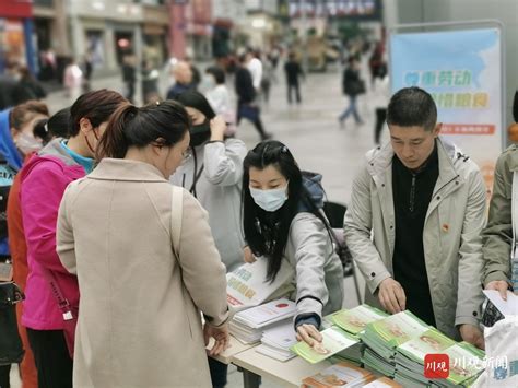 对食品浪费说不！成都春熙商圈开展宣传活动四川在线