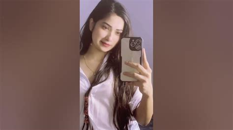 මේ දවස්වල ලන්කාවේ කොල්ලන්ගේ Crush එක මේ අක්කිලු 😍අන්තිමට තමා හොදම ටික