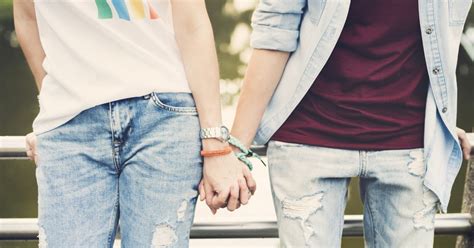 Les Français font leur première fois à cet âge c est plus tard qu avant magicmaman com