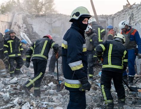 Внаслідок обстрілу Росією села Гроза на Харківщині загинула родина воїна якого поминали того