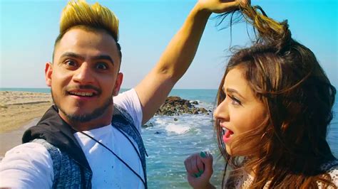 Cute Couple On Beach Best Wallpaper 13796 Baltana