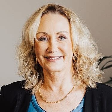 Meet Stephanie Sage Canvasrebel Magazine