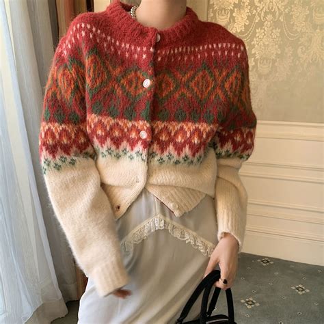 울 다이아몬드 라운드넥 배색 니트가디건