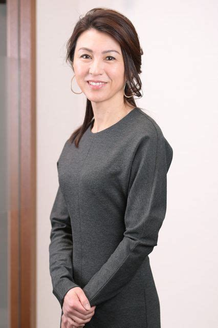 パリに残る娘、涙目で「仕事諦めないで」 雨宮塔子さん：朝日新聞デジタル 雨宮塔子 女性 画像 雨宮