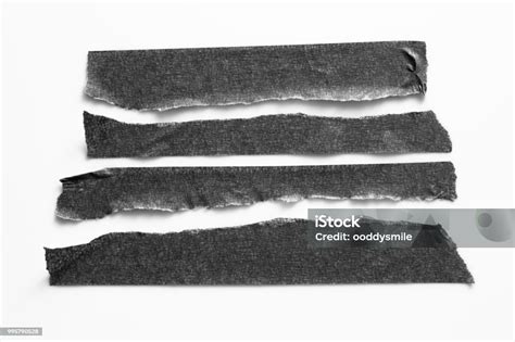 흰색 바탕에 검은 테이프 설정 합니다 찢어진된 수평 및 다른 크기 검은 스티커 테이프 접착제 조각 질감에 대한 스톡 사진 및