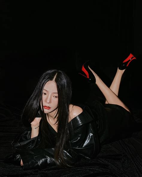 인`스타`그램 세상 장재인 등 훤히 드러낸 과감 패션매혹적 자태 N샷 Zum 뉴스