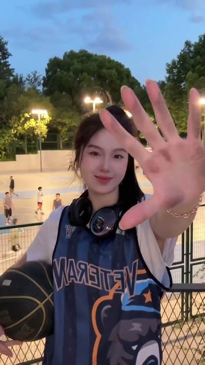 吹着晚风打球也太舒服了～打篮球的女生美女性感女神篮球女神 Youtube