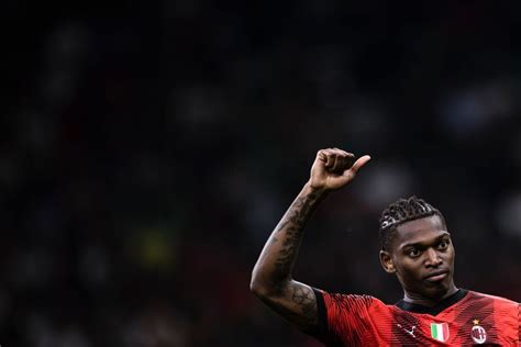 رافائل لیائو شماره 10 جدید میلان عکس طرفداری