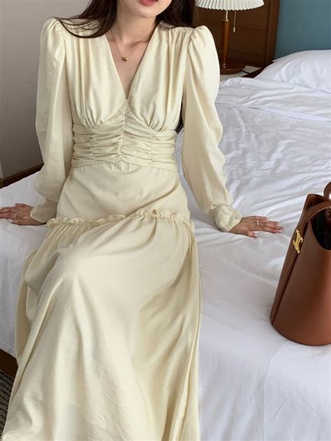 젤블 페미닌 V넥 셔링 긴소매 프릴 모던 롱원피스 S M 아이보리 블랙 시크룩 청담동룩 하객룩