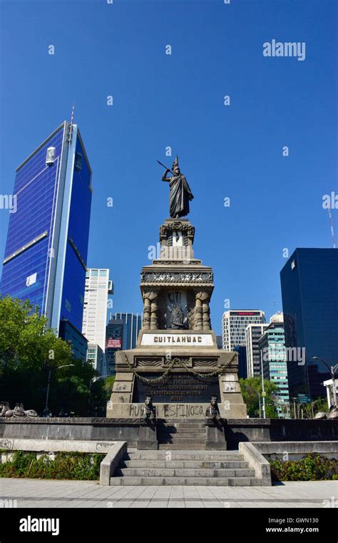 Cuauhtemoc Statue Dans La Ville De Mexico Mexique Il était Le