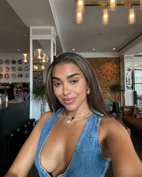 Ashley Nicole Moss Cbs Sports Rhotreporters