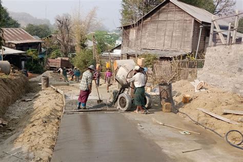 ကံမမြို့ အမှတ် ၄ ရပ်ကွက် ရွှေပုလ္လင်တောင်တက်လမ်းအား ကွန်ကရစ်ခင်းခြင်းလုပ်ငန်း ဆောင်ရွက
