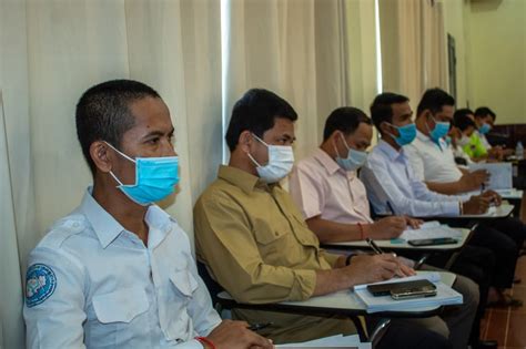 អភិបាលខេត្តតាកែវជម្រុញដល់មន្ទីរពាក់ព័ន្ធត្រូវរួមសហការគ្នាឲ្យបានល្អ