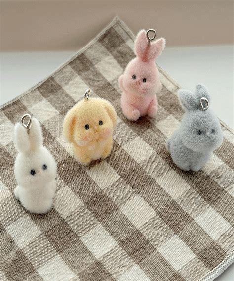 🚀당일출고🚀토끼키링 보들보들 귀여운토끼 키링 비즈키링 핸드메이드 우정 커플 선물 에어팟 버즈 가방 핸드폰키링 핸드폰고리 스마트폰 열쇠고리 핸드폰스트랩 핸드폰줄 에이블리