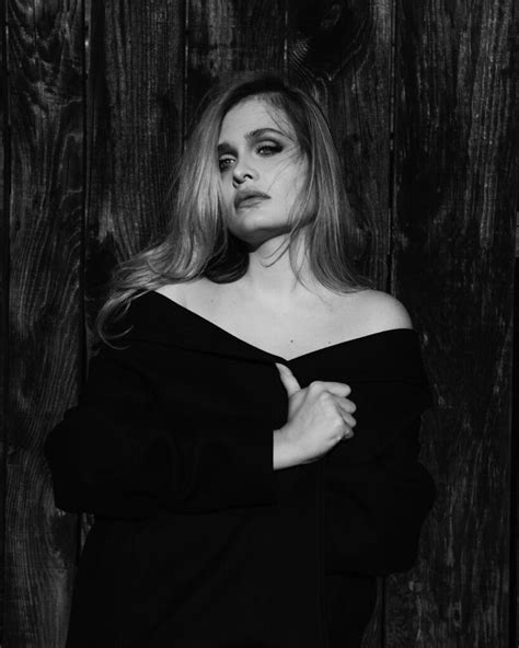 Mina Sovtić Odgovara Na 10 Pitanja