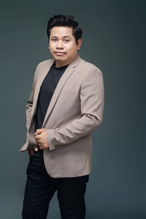 យុវតីជាសិស្សសាលាម្នាក់បានផ្ញើវីដេអូនិងសារជាសម្លេងរៀបរាប់ពីបុរសម្នាក់នៅលើឡានក្រុង By សុវណ្ណ