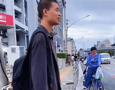 韦东奕手写笔记内容流出，放眼望去全是智慧，网友却吐槽字迹潦草韦神复习数学