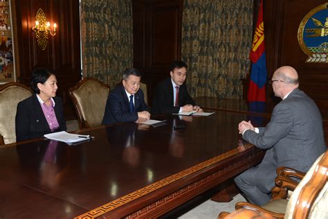 Элчин сайд Кристофер Стюартыг нутаг буцах болсонтой нь холбогдуулан хүлээн авч уулзлаа