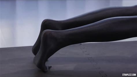 Strapless Dildo At The Gym