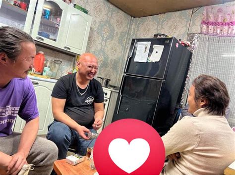 Хичээлийн шинэ жил ойртож байгаа тул урагшаа яваад хичээлийн хэрэгсэл хувцас авчих сонирхолтой