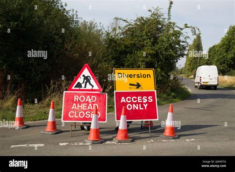 Diversion And Road Closed Traffic Warning Signs Stock Photo Alamy
