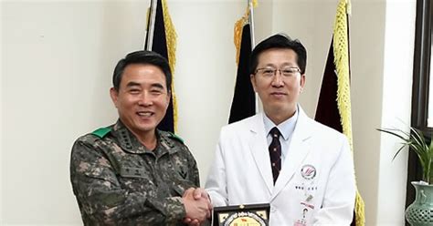 제1야전군사령관 한림대 성심병원에 감사패 전달