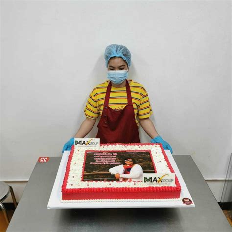 เค้กขนาดใหญ่ สกรีนรูปภาพ ตกแต่งธีมแดงขาว • Cake N Baker