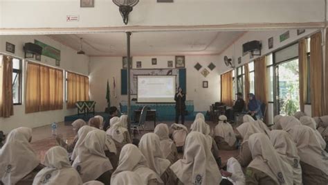 Program PMM Kelompok 165 Gelombang 6 Perkuat Brainstorming Dalam