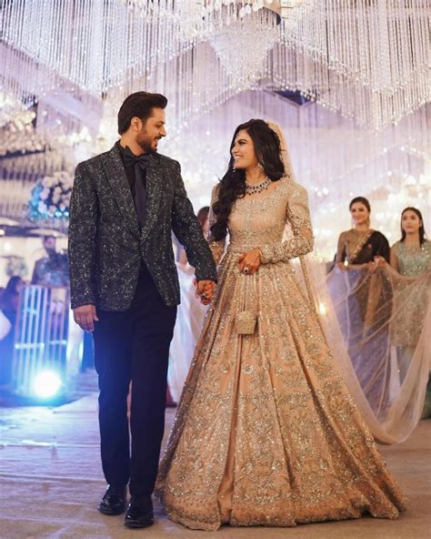 Iqra Kanwal And Areeb Pervaiz Honeymooning In Dubai Reviewit Pk