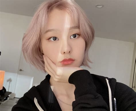 Daph Rofflinetvgirls