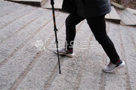 의류 사람 등산 등산스틱 운동 사진이미지일러스트캘리그라피 늘영화처럼작가