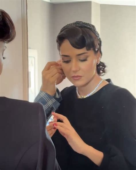 پشت صحنه میکاپ و آماده شدن پریناز ایزدیار برای جشنواره کن 2025 روزنامه هفت صبح