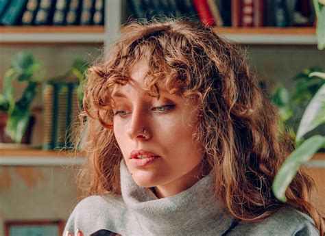 27 Hottest Bottleneck Bangs For Your Next Haircut