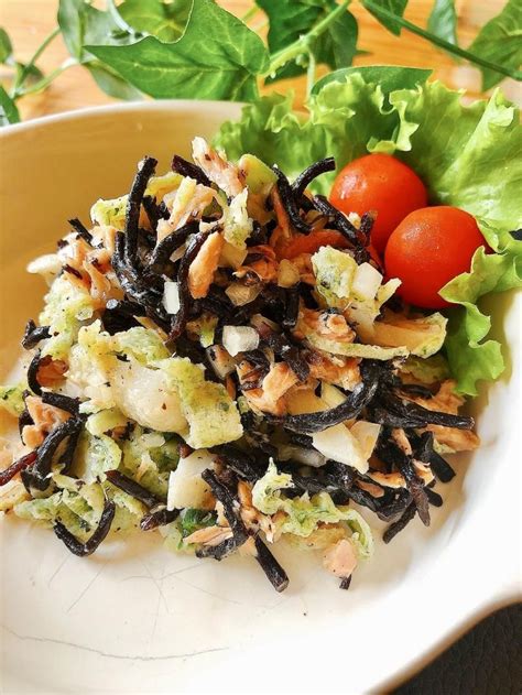 レシピ「ちくわとひじきのやみつきサラダ」ちくわ磯辺揚げとひじきやツナなどを合わせて簡単なサラダにしました♪箸が止まらなくなるおいしさです
