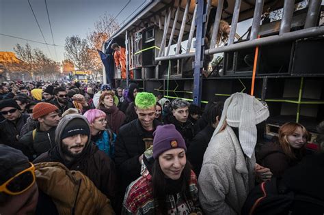 Rave Parade Per Le Strade Di Milano In Migliaia Ballano A Ritmo Di Tekno