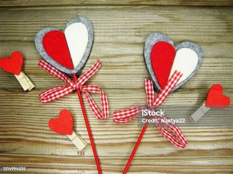 빈티지 나무 배경에 마음으로 인사말 카드 사랑 발렌타인 데이 러시아에 대한 스톡 사진 및 기타 이미지 러시아 빨강 사진 이미지 Istock