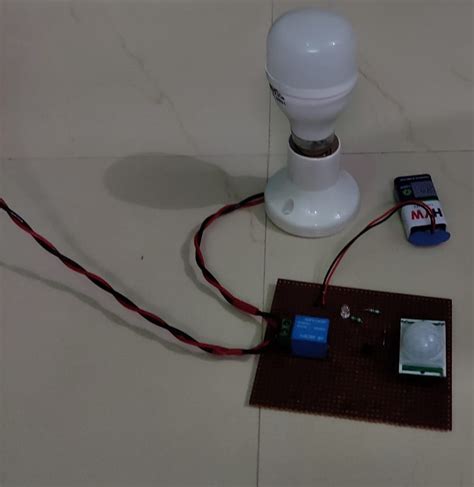 Motion Sensing Brilliance Pir Based Light Controller The Electronic Hub
