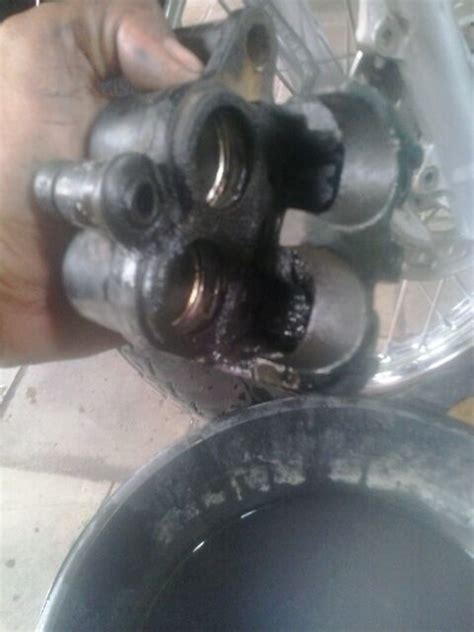 Mbengkel Di Rumah PERAWATAN Dan PERBAIKAN REM CAKRAM PADA SEPEDA MOTOR