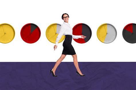 스케치 이미지 복합 트렌드 아트웍 3d 사진 콜라주 젊은 매력적인 사무실 관리자 레이디 도보 시계 뒤에 세트 쇼 다른 시간 30 34세에 대한 스톡 사진 및 기타 이미지