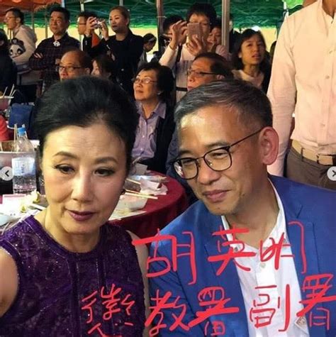 71歲汪明荃社交軟件玩出新花樣，緊跟潮流用電子書法妙筆生花 每日頭條