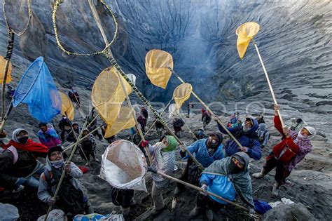 Ritual Yadnya Kasada Suku Tengger Antara Foto
