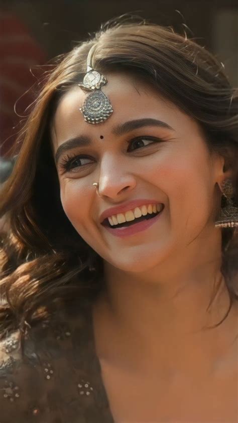 Alia Bhatt Best Looks From Movie Kalank Biye