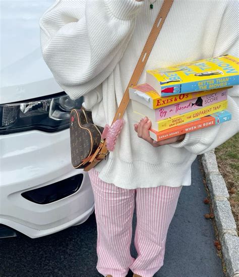 Book Lover Aesthetic Outfits Reading Outfit Aesthetic Book Girly