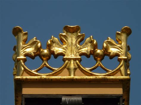 무료 이미지 하늘 목재 창문 금속 푸른 자료 왕관 놋쇠 대칭 철 조각 빛나는 가치 있는 3264x2448 1155700 무료 이미지