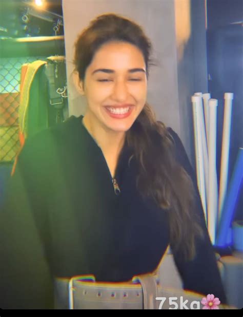 Sexy Disha Patani Scrolller
