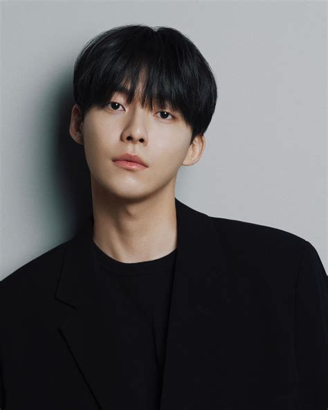 Mantan Anggota D1ce Woo Jin Young Umumkan Rencana Wajib Militer Koreanindo