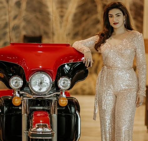 Veera Simha Reddy Fame Honey Rose Latest Pics With Bike రెండూ ఒకేలా ఉన్నాయట హనీ రోజ్ పిక్స్