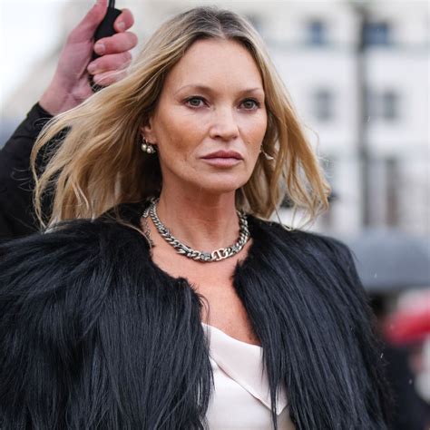 Kate Moss Mage Kate Moss Con Stivali Slouchy E Calze A Rete Il Look