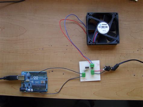 Introducción a proyectos con Arduino UNO Primer Proyecto con Arduino y motor V